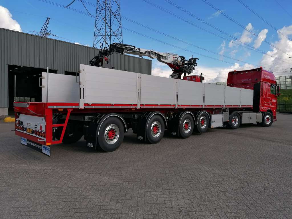 4-assige Pacton steentrailer met Kennis autolaadkraan voor DAF XF106 ...